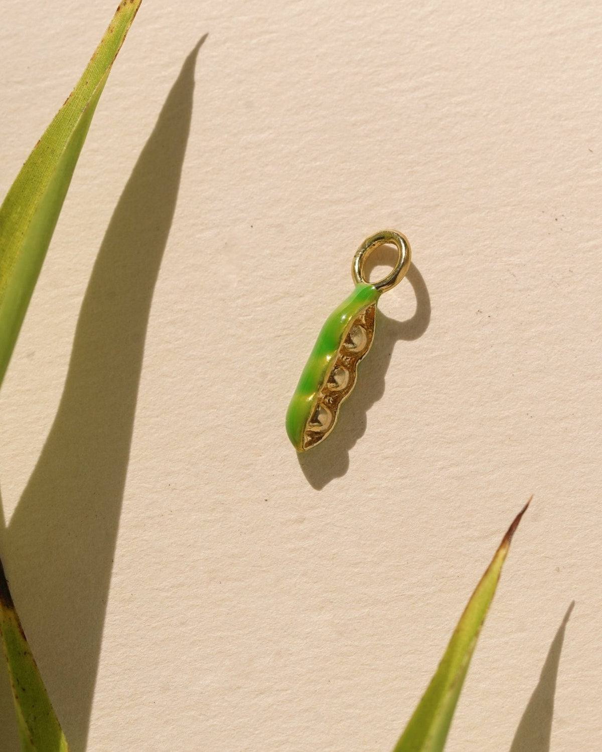 Mini Pea Pod Charm – satomistudio